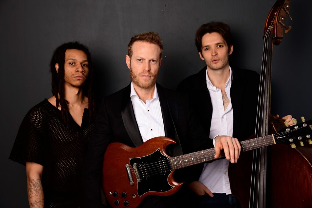 闘病する我が子への切実な想い、現代最高峰ギター奏者ロテム・シヴァン新譜『Heart Thieves』│Musica Terra